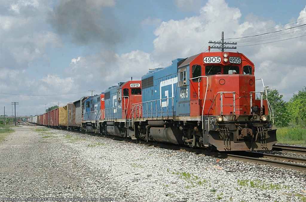 GTW GP38-2 4905